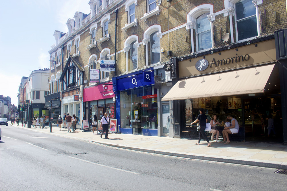 Richmond O2 Store hit by shoplifters who 'forced' staff into stock room ...