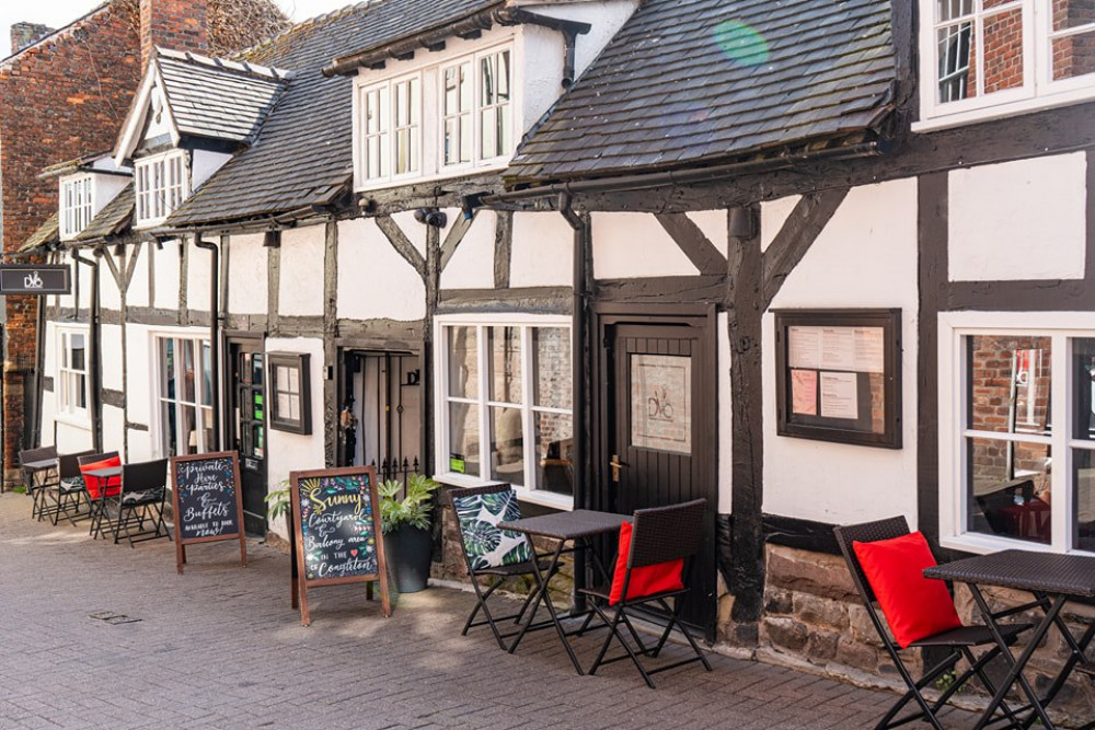 Paint Sip and Nibble Event at DV8 | Nightlife | News | Congleton Nub ...