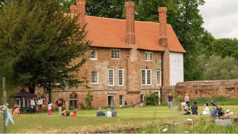 Stoneleigh farm shop expanding to run café at historic local landmark ...