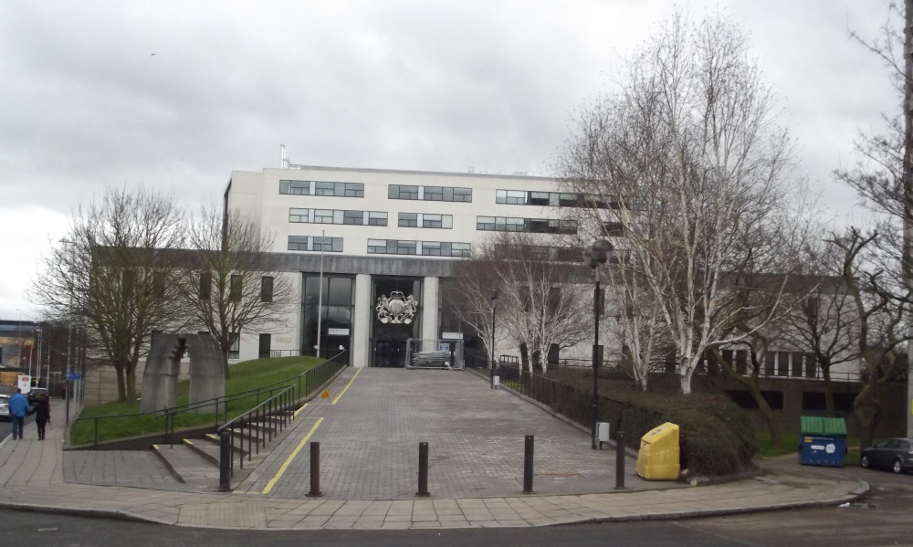 Warwick rogue builder pleads guilty to defrauding local resident ...