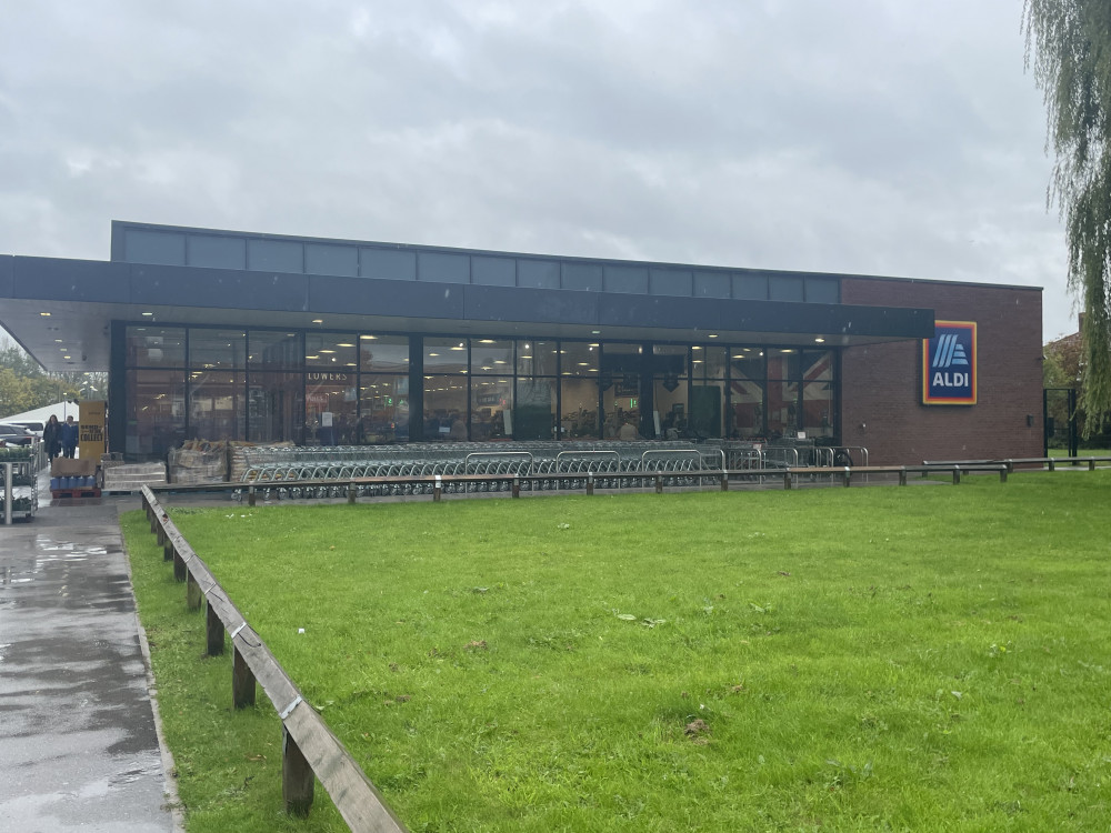 Heaton Chapel Aldi to close for refurbishment | Local News | News ...